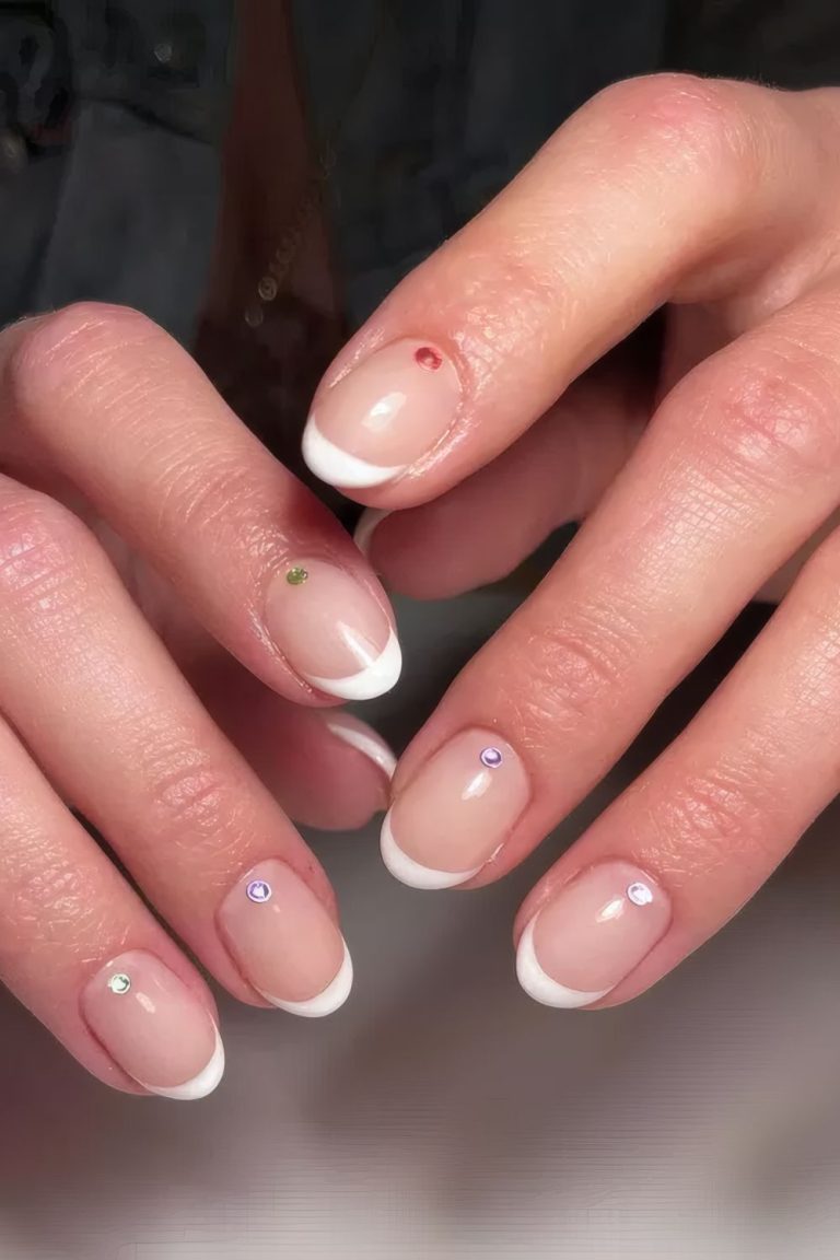 15 Simple Short White Nail Designs - Let's Shine Now